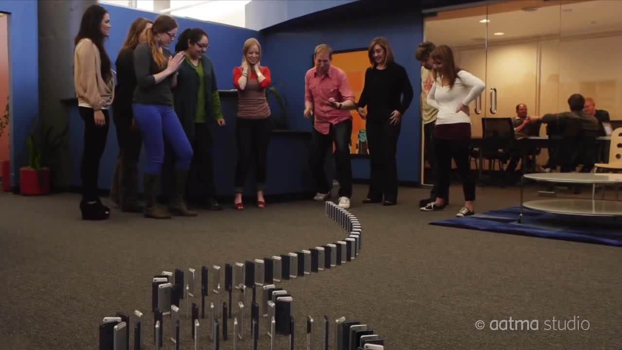 Aatma Studio Animation : 10,000 iPhone Domino - Culture Pub